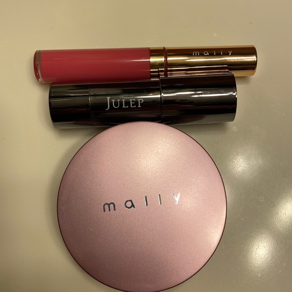 Makeup | Mally Poreless Foundation | Poshmark